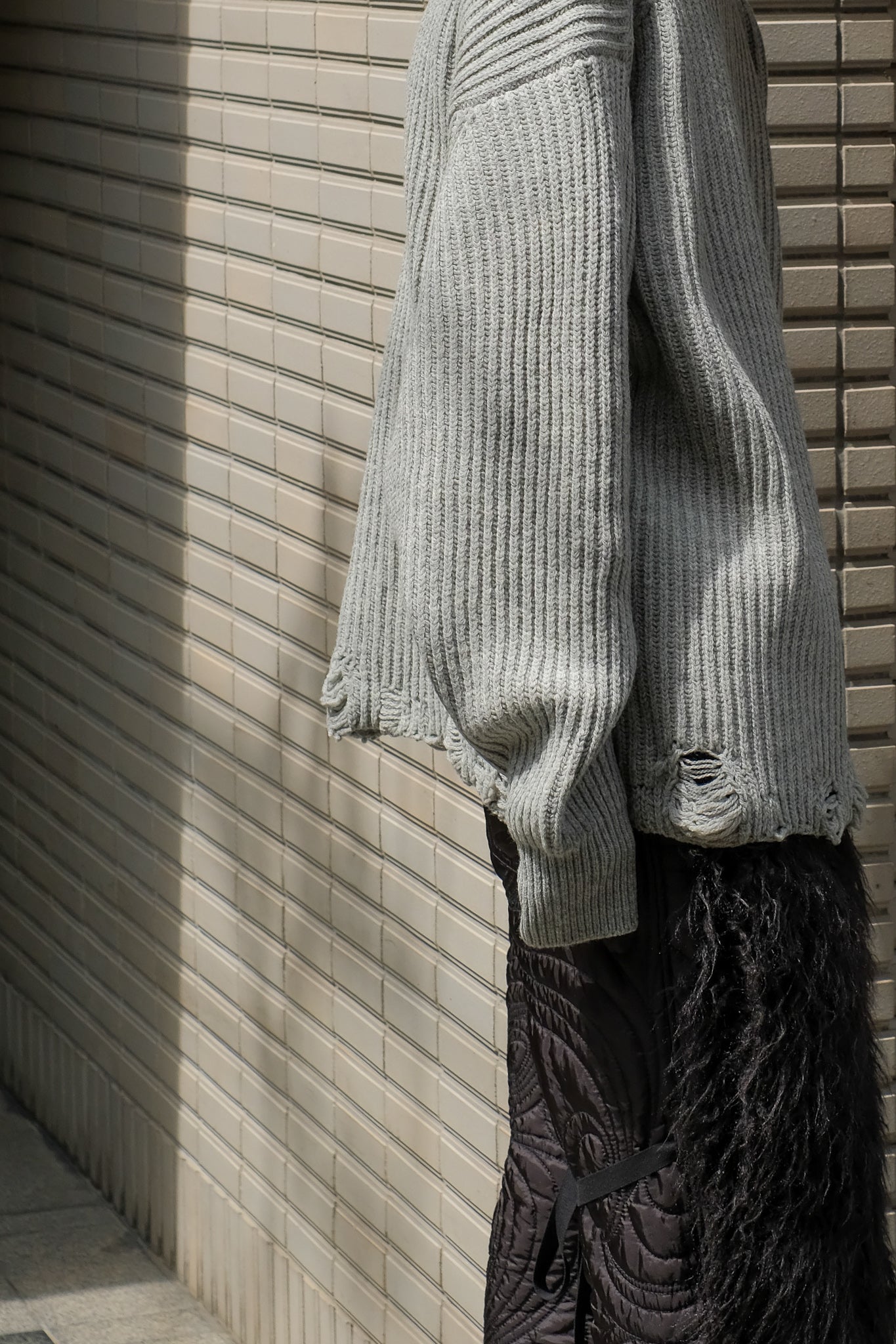 HEM DAMAGE CREW NECK KNIT – PALETTE art alive ONLINE STORE