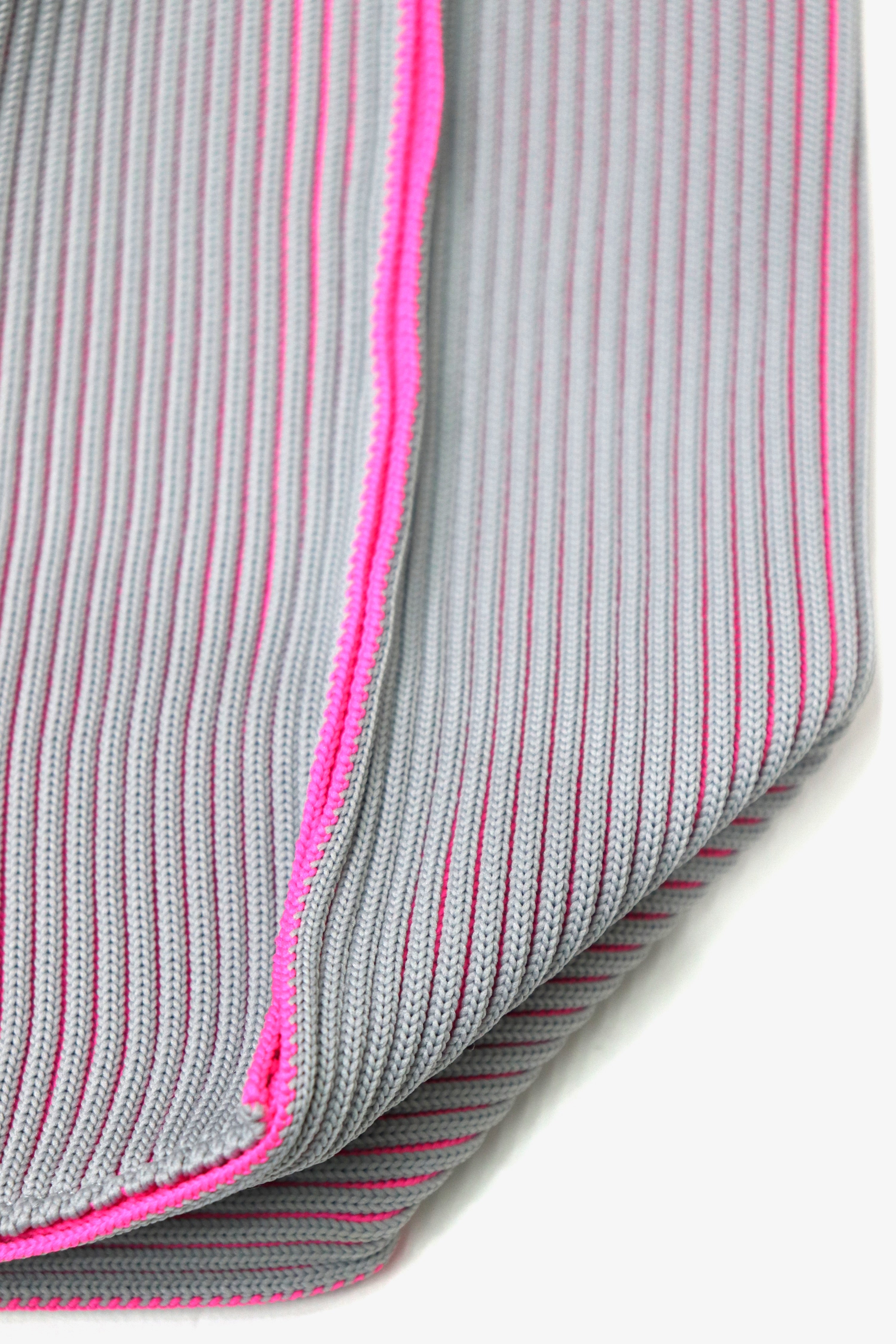 LASTFRAME(ラストフレーム)のKASANE REVERSIBLE TASUKI TOTE LARGE GRAY × NEON PINK ...